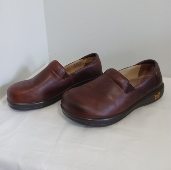 Alegria | Shoes | Alegria Keli Brown Leather Professional Nursing Clog ...